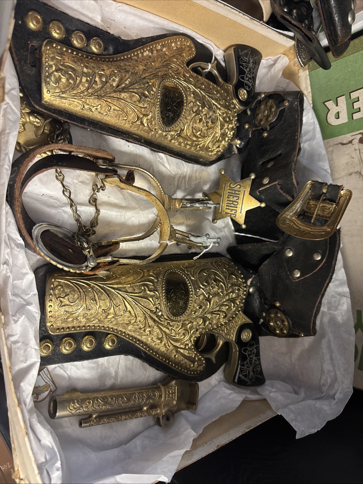Very Rare Hopalong Cassidy Gold Gun and Holster and Badge with Spurs ...