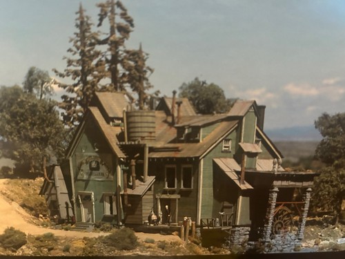 MULDOON " FINE IRISH WHISKEY " DISTILLERY ANIMATED HO Scale CRAFTSMAN ...