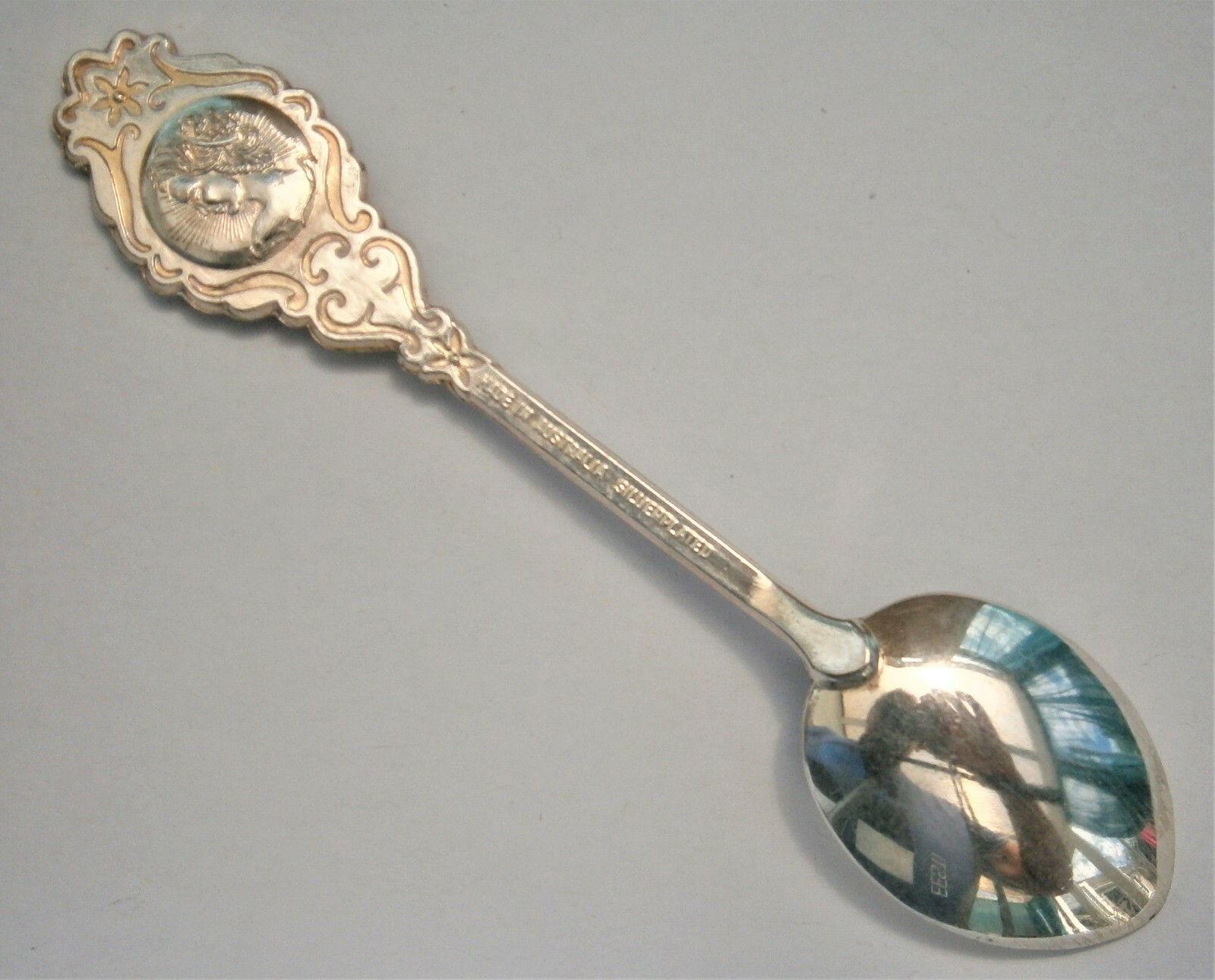 SD265:) Enamel Australian Kangaroo crest Shield Australia souvenir ...