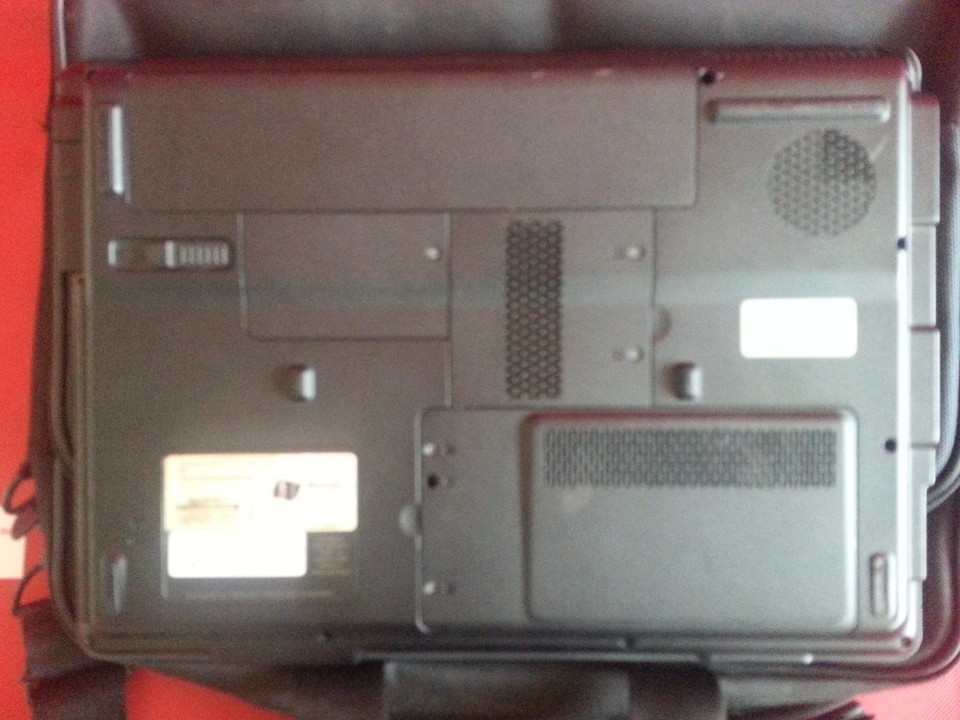 COMPAQ PRESARIO V3000 LAPTOP FOR PARTS OR REPAIR WITH BRIEF CASE ...