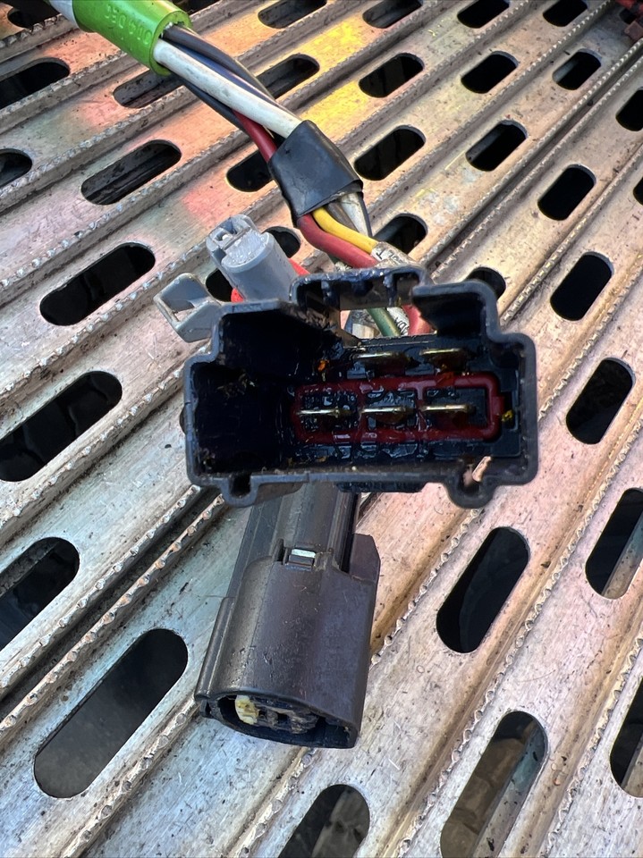 Phillips Sta-Dry SAE J560b -7 Way Wire Insertion Socket White Plugs | eBay