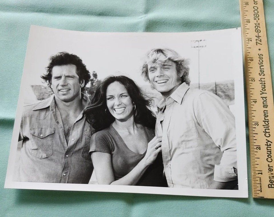 VINTAGE DUKES OF HAZZARD 9x7 BLACK AND WHITE PUBLICITY PHOTO - DAISY ...