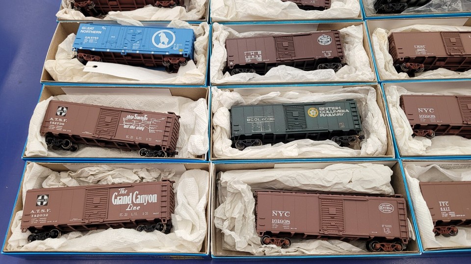 25pc Lot ATHEARN 10' Box Train Cars Stock Metal Wheels Assembled ...