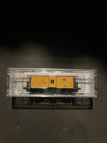 Micro Trains ~ N Scale ~ 31' Bay Window Caboose ~ Union Pacific #4747 ...