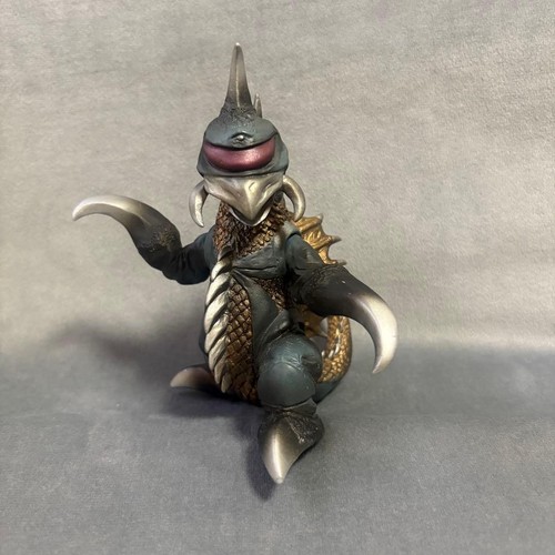 Gigan Godzilla vs. Gigan Sofubi Mini Figure 13cm, Fixed Neck & Left Leg ...