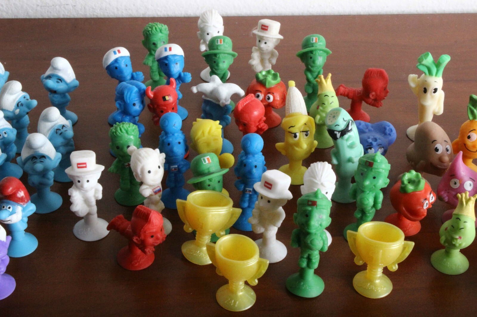 Stikeez lot of 100+ football players,animals,fruit and vegetables ...