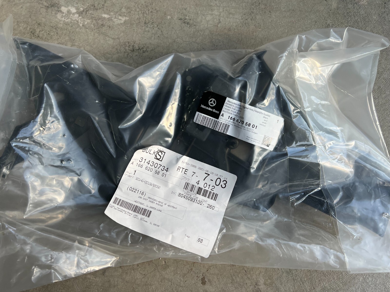 NEW MERCEDES-BENZ GL GLS W166 FRONT RIGHT SIDE LIGHT FRAME MOUNT ...