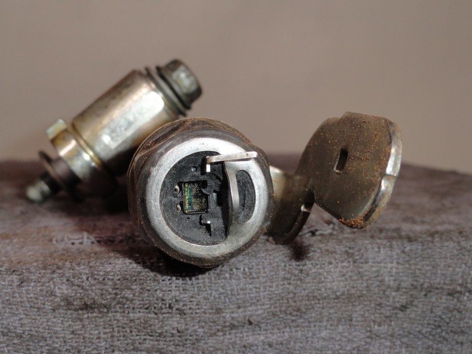 GM Fuel Injection Fuel Rail w/Fuel Pressure Sensor Left Position ...