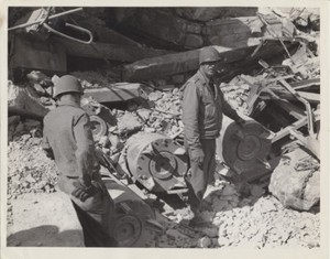 1944 PHOTO OF WWII US SOLDIERS W/ EXPLODED GERMAN MINES | eBay