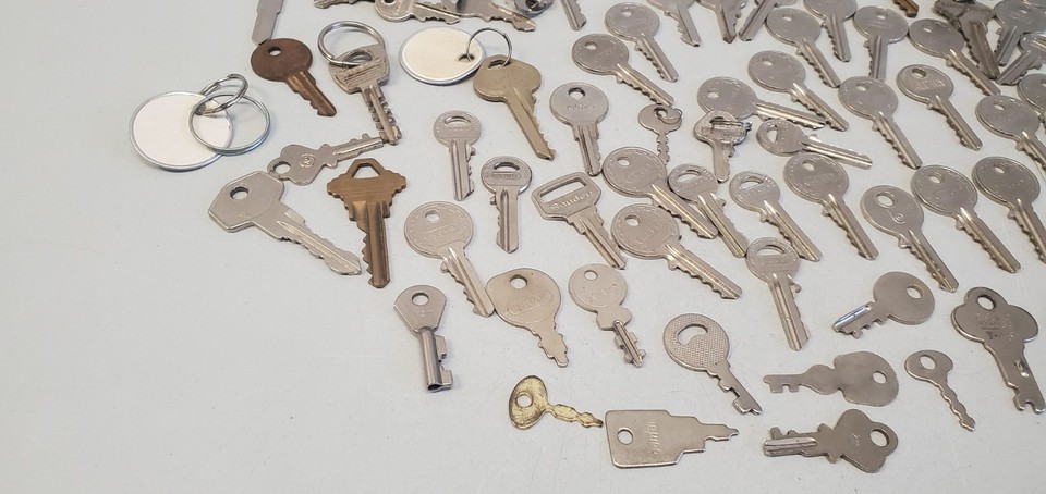Vintage Key Lot Of 150+ Mixed Keys Luggage Locks Cabinets Cases Master ...