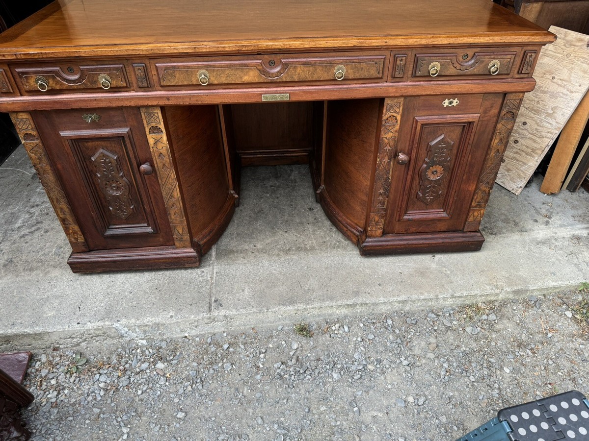 Patryshout desk for sale store