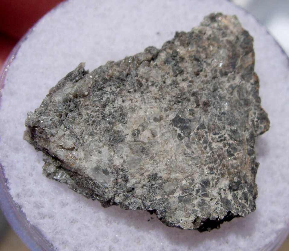 1.58 grams 20x15x3mm Ksar Ghilane 022 Achondrite Ungrouped meteorite ...