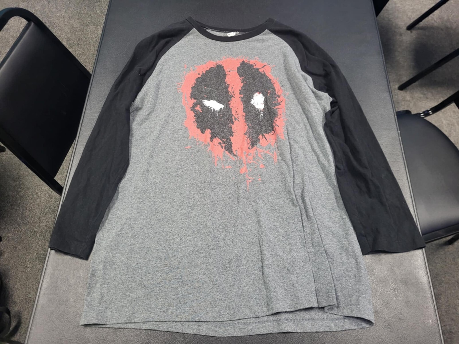 Deadpool Blood Spatter Logo Emblem Long Sleeve Gray/B… - Gem