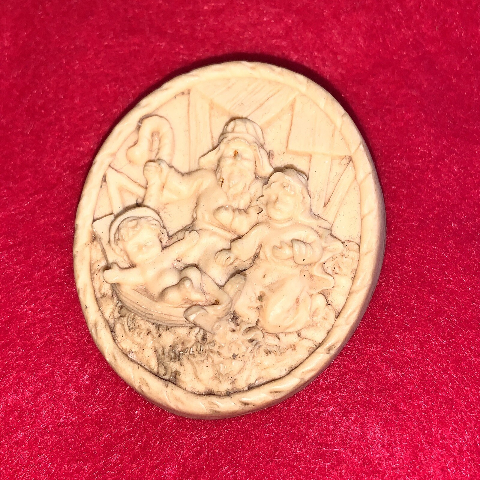 Religious Nativity Jesus Manger Carved Vintage Brooch… - Gem