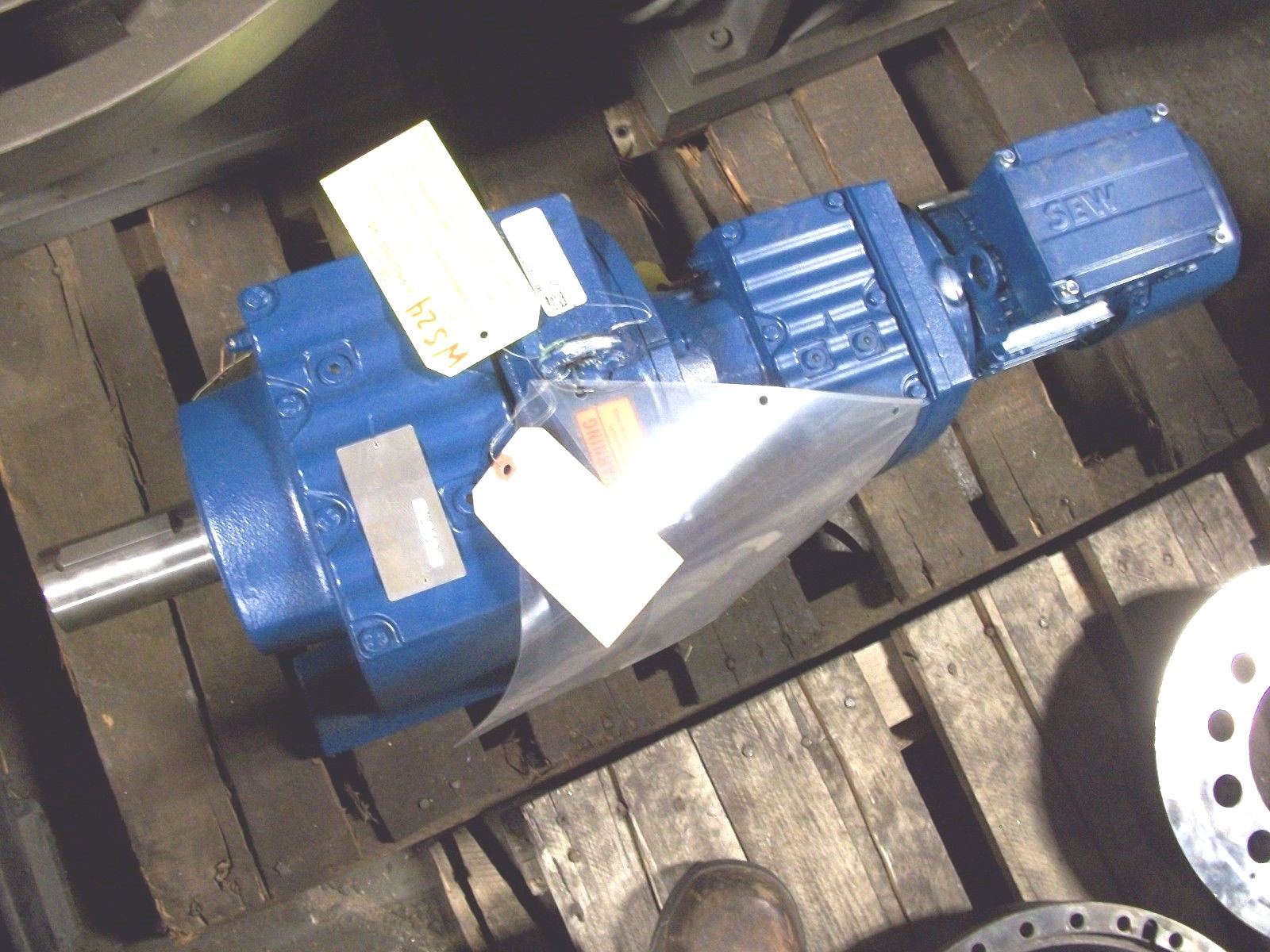 1 SEW EURODRIVE MOTOR & GEARBOX TYPE R87 R57 DRS71S4BE05HR | eBay