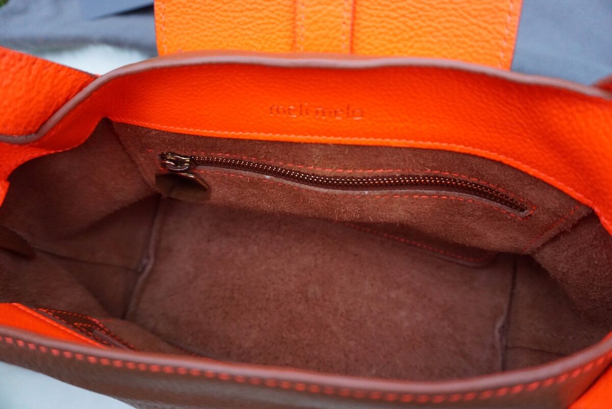 Meli Melo Thela Mini & Calf Leather Tan & Neon Red Cross Meli Melo Thela Mini & Calf Leather Tan & Neon Red Cross