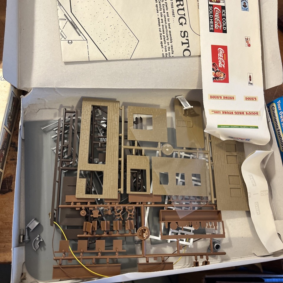 Lot Of 10 HO Scale Structure Kits Walthers Cornerstone IHC Bachmann | eBay