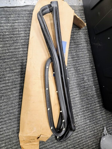 77L-82 C3 Corvette Roof Panel Right Hand T-Top Weatherstrip T Top Seal ...
