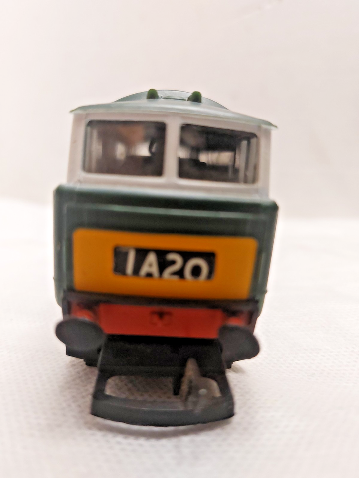 Hornby R074 Hymek Class 35 Type 3 Green Diesel Locomotive D7063 OO ...