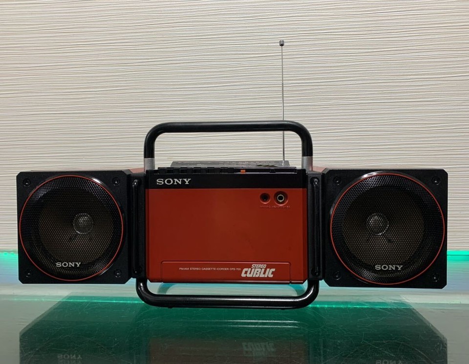 Sony CFS-700 Rétro Rosso Cubo Radio Stereo Lettore Cassette Vintage ...