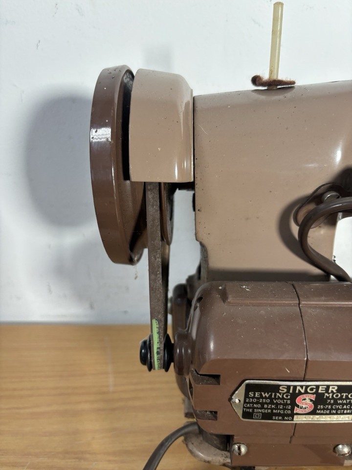 Vintage Singer 185K Sewing Machine Made in Great Britain Pedal Broken ...