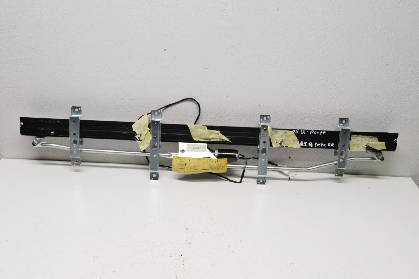 P2005256 2003-2012 Maserati Quattroporte M139 Rear Back Glass Sun Shade ...