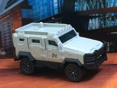 JURASSIC WORLD InGEN Soldier Tactical Vehicle Textron Tiger in 1/64 ...