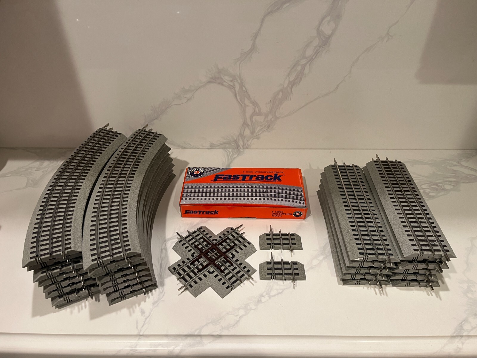 Lot of 32 Pieces Lionel FasTrack O Gauge 3 Rail 0-36 Full Curve ...