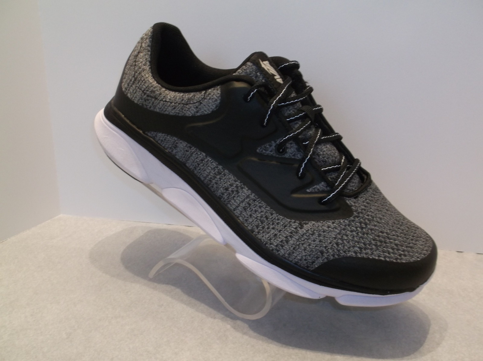 AVIA GREY WITH BLACK ACCENTS MEN'S ATHLETIC SHOE NEW | eBay