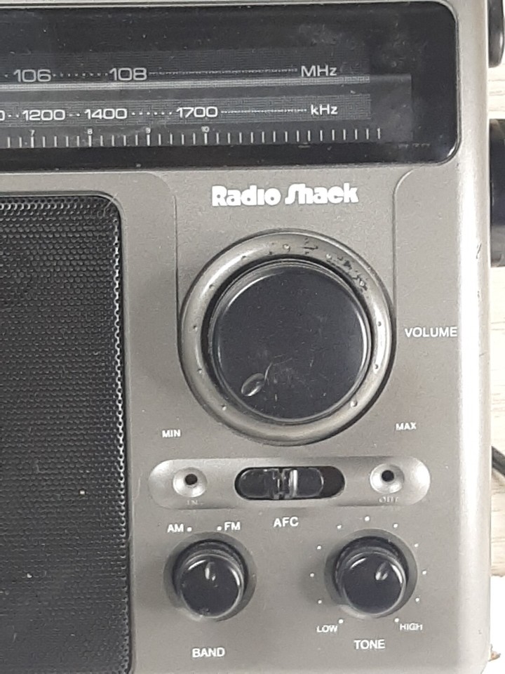 Vintage Radio Shack Portable AM FM 2 Band Radio 12-639 Tested/Working ...