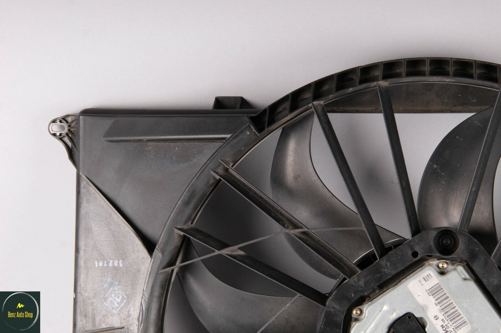 03-08 Mercedes R230 SL550 SL500 Engine Motor Cooling Radiator Fan ...