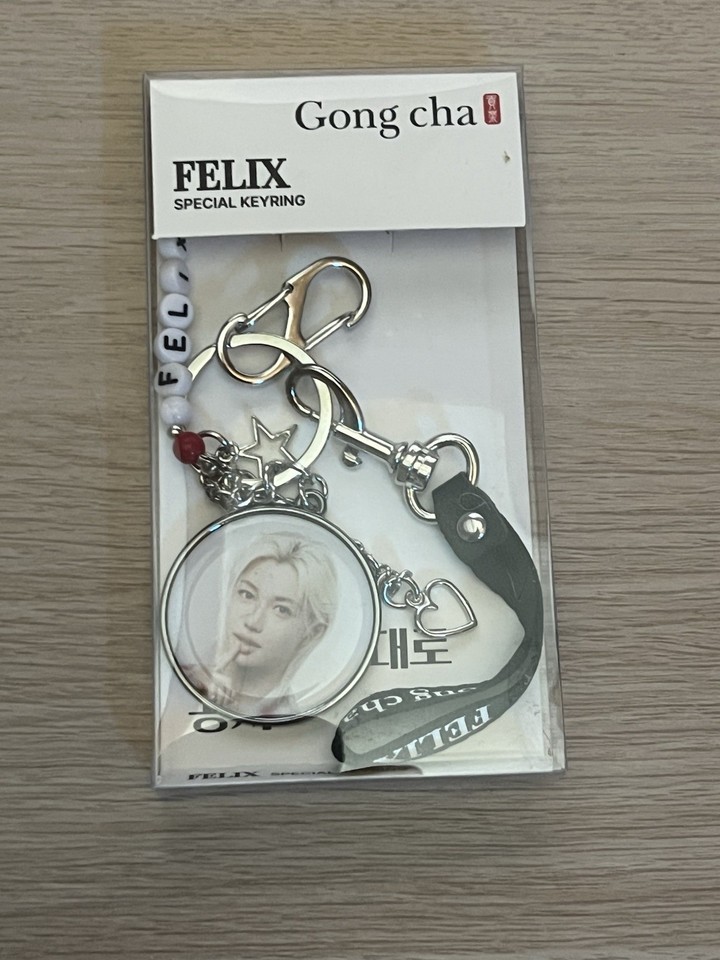 STRAY KIDS FELIX Gong cha Keyring White & Red NEW SEALED gongcha ...