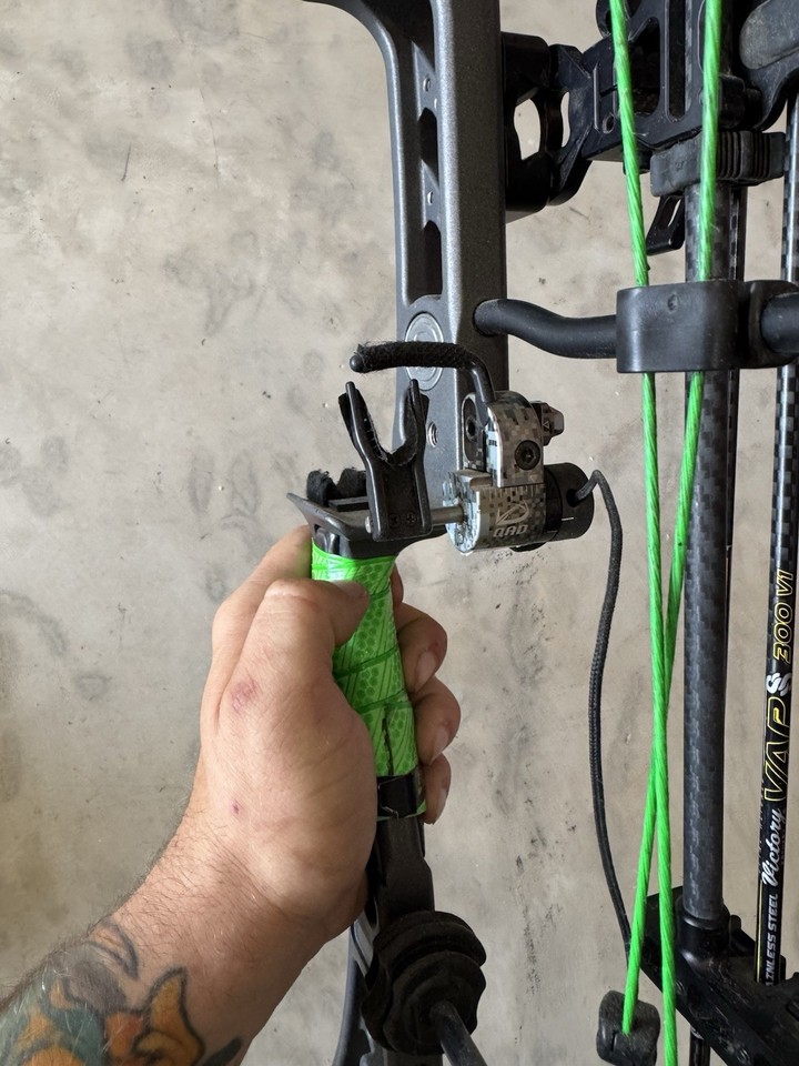 Elite Energy 35 Bow Right Hand 70lb. | eBay