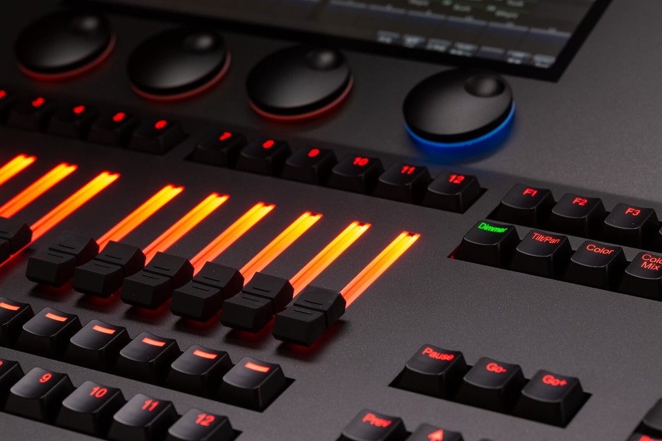 2048 Channel DMX512 Lighting Console Code Victory 5 DMX Controller With ...