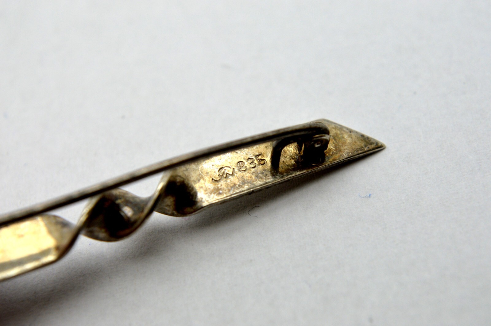 1920s OLD 835 SILVER KNOT ENGRAVED BROOCH - Gem