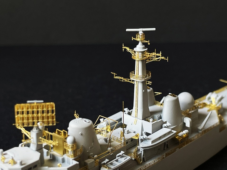 EV resin 1/700 HMS Bristol (Type 82) class Guided Missile Destroyer ...