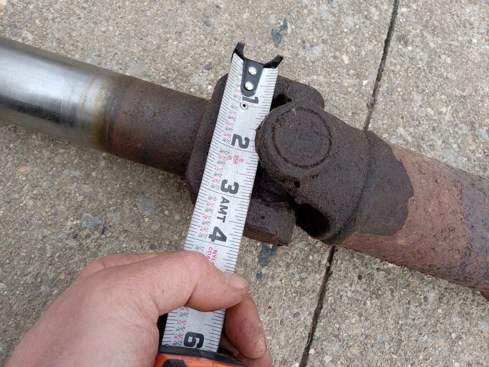 1985 CHEVY K10 TH350 NP208C OEM 55 & 3/4" 31 SPLINE REAR DRIVESHAFT | eBay