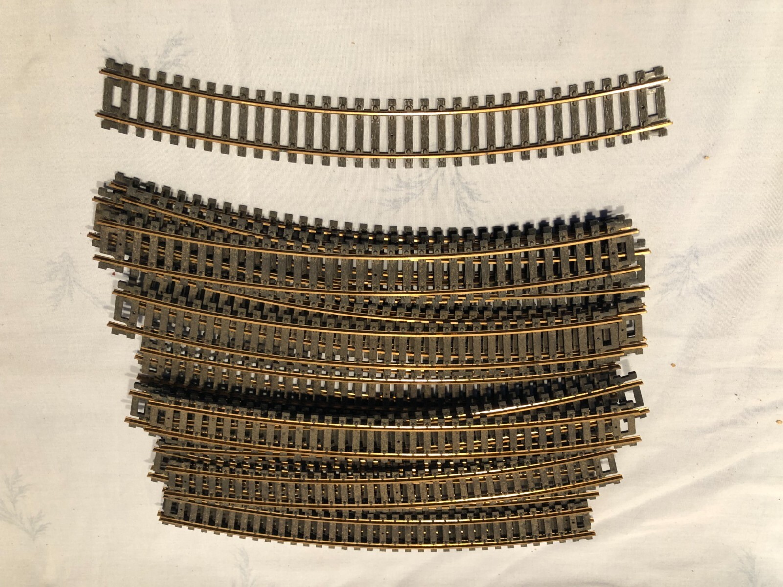 Atlas HO Scale Track Assortment - 24 pcs of 18" radius curved track ...
