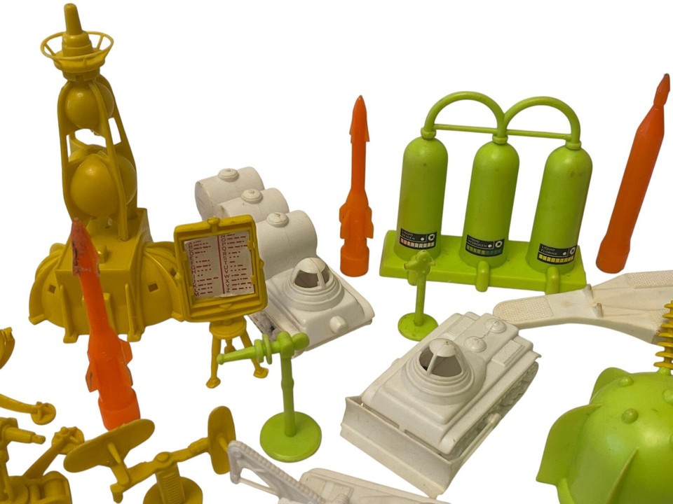 Vintage MARX 1960's Cape Canaveral/Moon Base/Martian Landing HUGE/MIXED ...