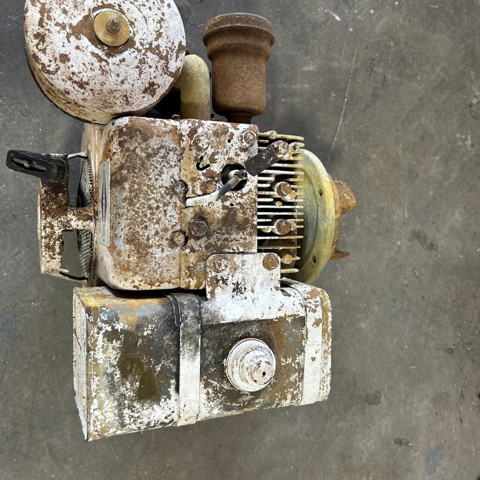 Vintage Briggs & Stratton 8 hp with -1 inch output shaft/model 190432 ...