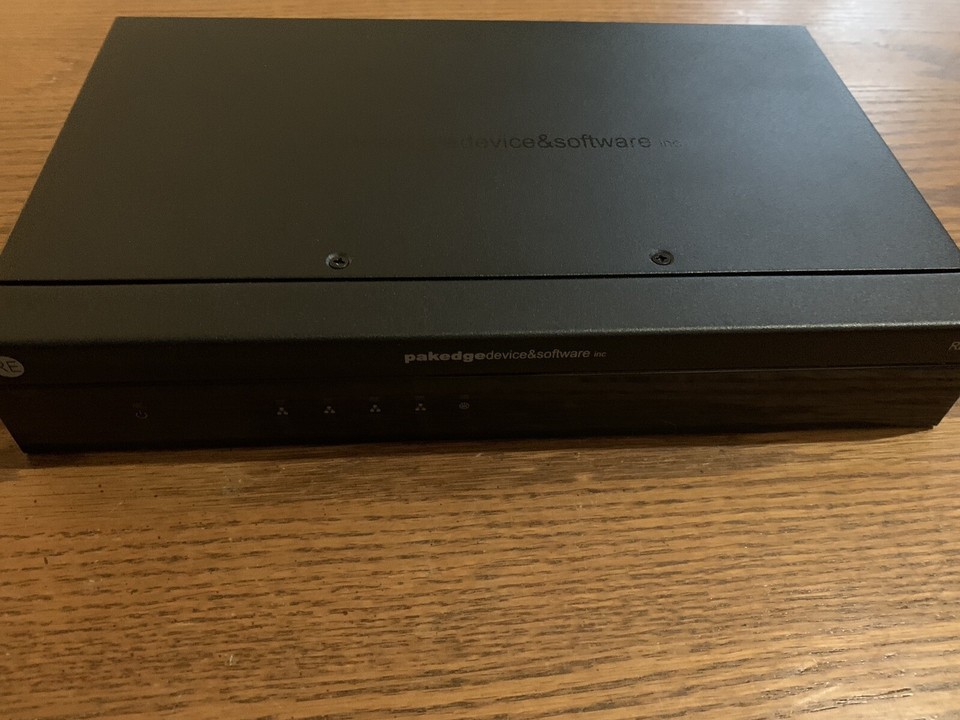 Pakedge RE-2 4 Port Gigabit Multi-Media Router With Rack Mounts. | eBay