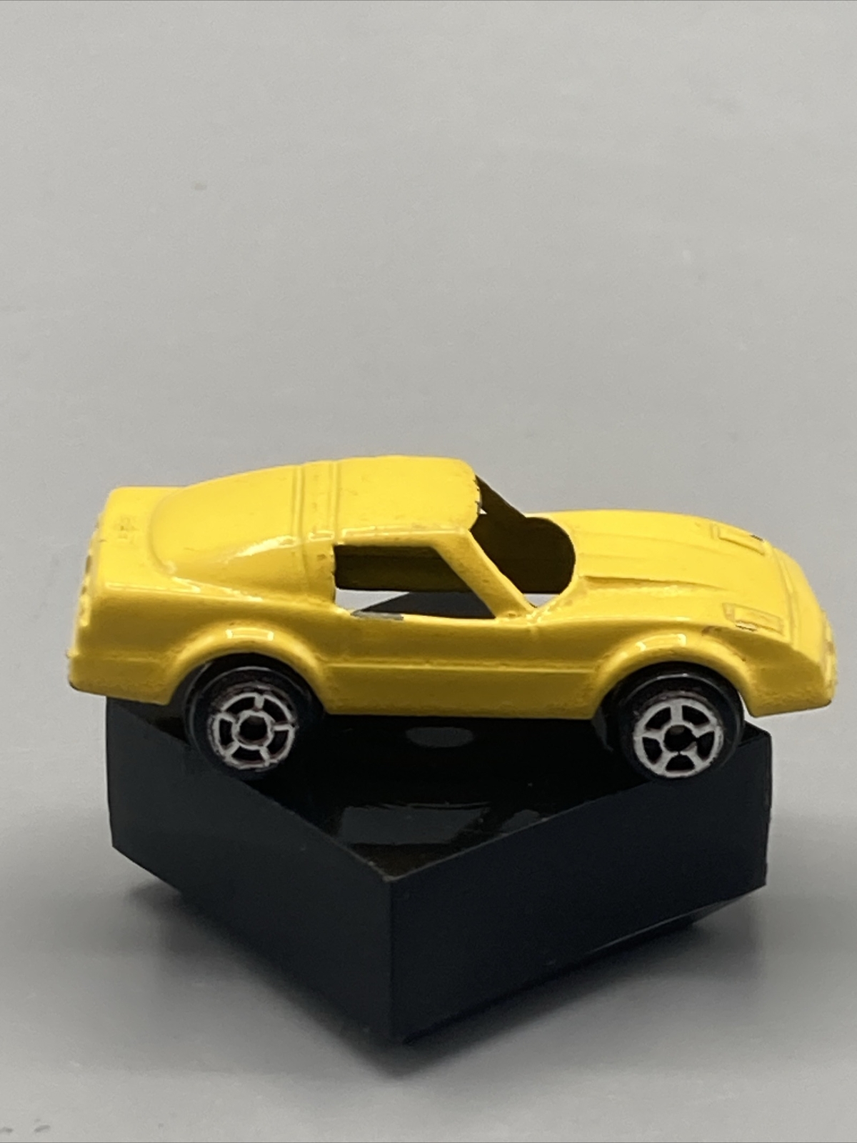 Vintage Tootsietoy Yellow Chevrolet Corvette Diecast Mini Chevy Car 2 ...