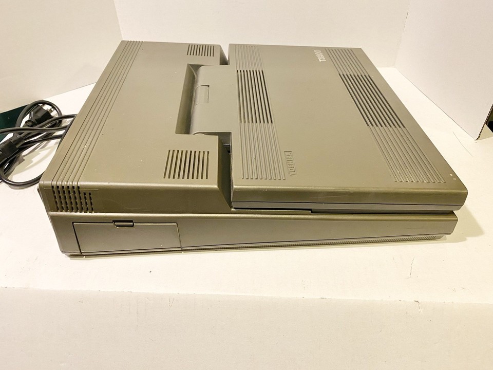 (1989) Vintage Toshiba T3200 Laptop. Turns On, As Is. | eBay