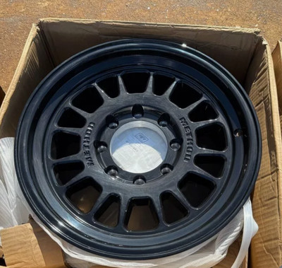 1 NEW Method Race Wheel 318 18x9 MR318 Gloss Black 8x170 18mm Offset ...