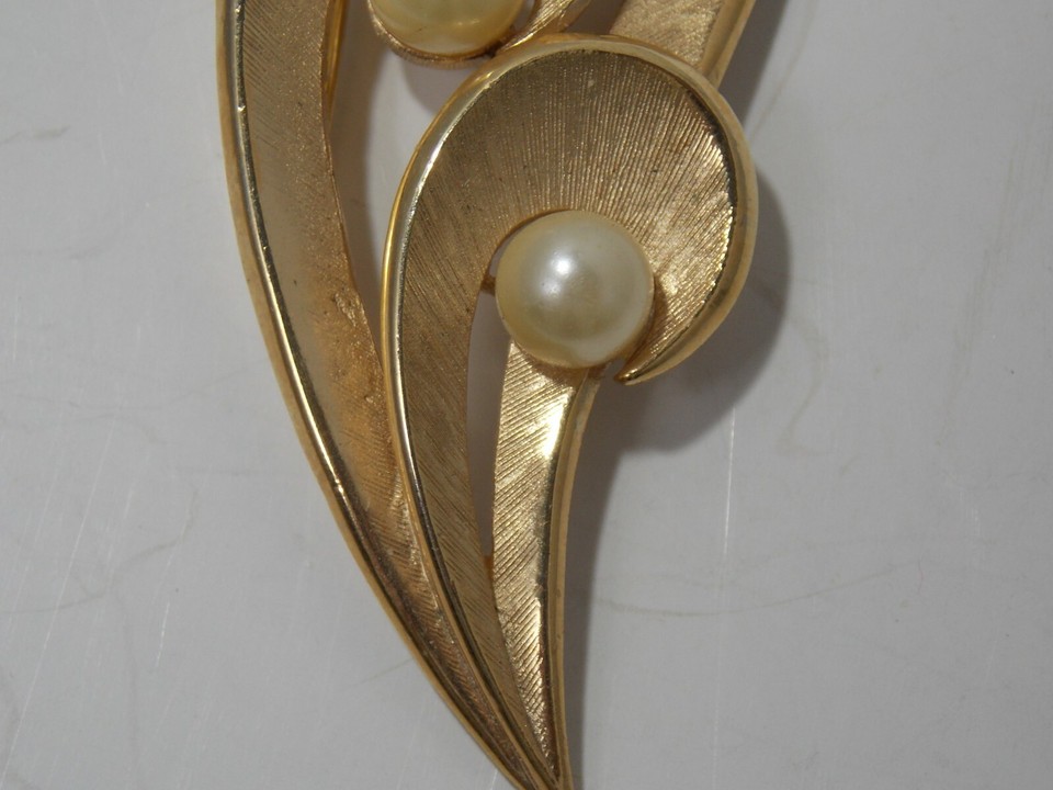 Crown Trifari Brooch/Pin with 3 Pearls Gold Tone Brushed 1970's | eBay