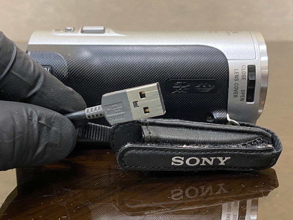 SONY HDR-CX220E Handycam 8.9 MP HD Camcoder Silver With 16 GB MicroSD ...