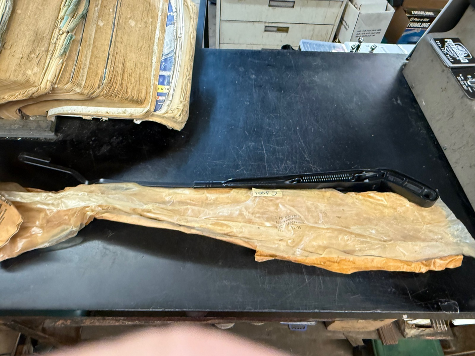 #4673006 Mopar - New 98-02 Voyager Pass Wiper Arm | eBay