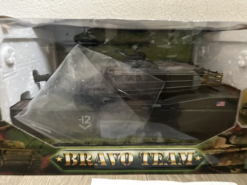 Bravo Team U.S. M1A1 Abrams Tank Model 1:18 scale Us Army M81 Woodland ...