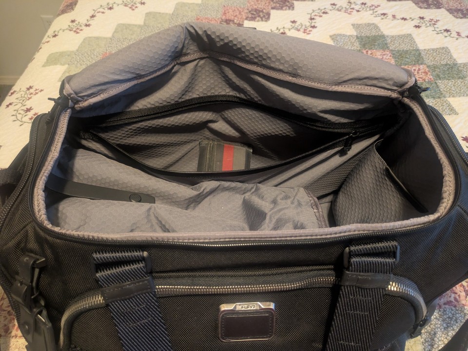 Tumi Alpha Bravo Mason Duffel Black -Men's Weekender, Gym &Overnight ...