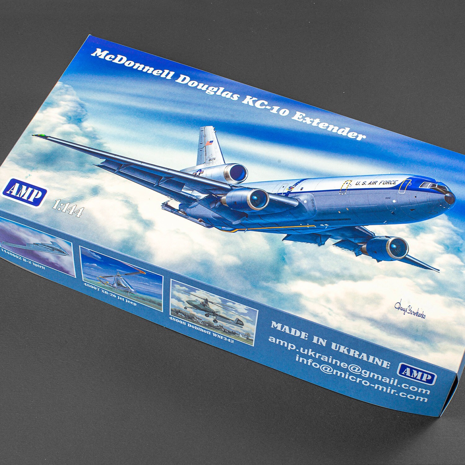 McDonnell Douglas KC-10 Extender (Plastic model kit) 1/144 AMP 144004 ...